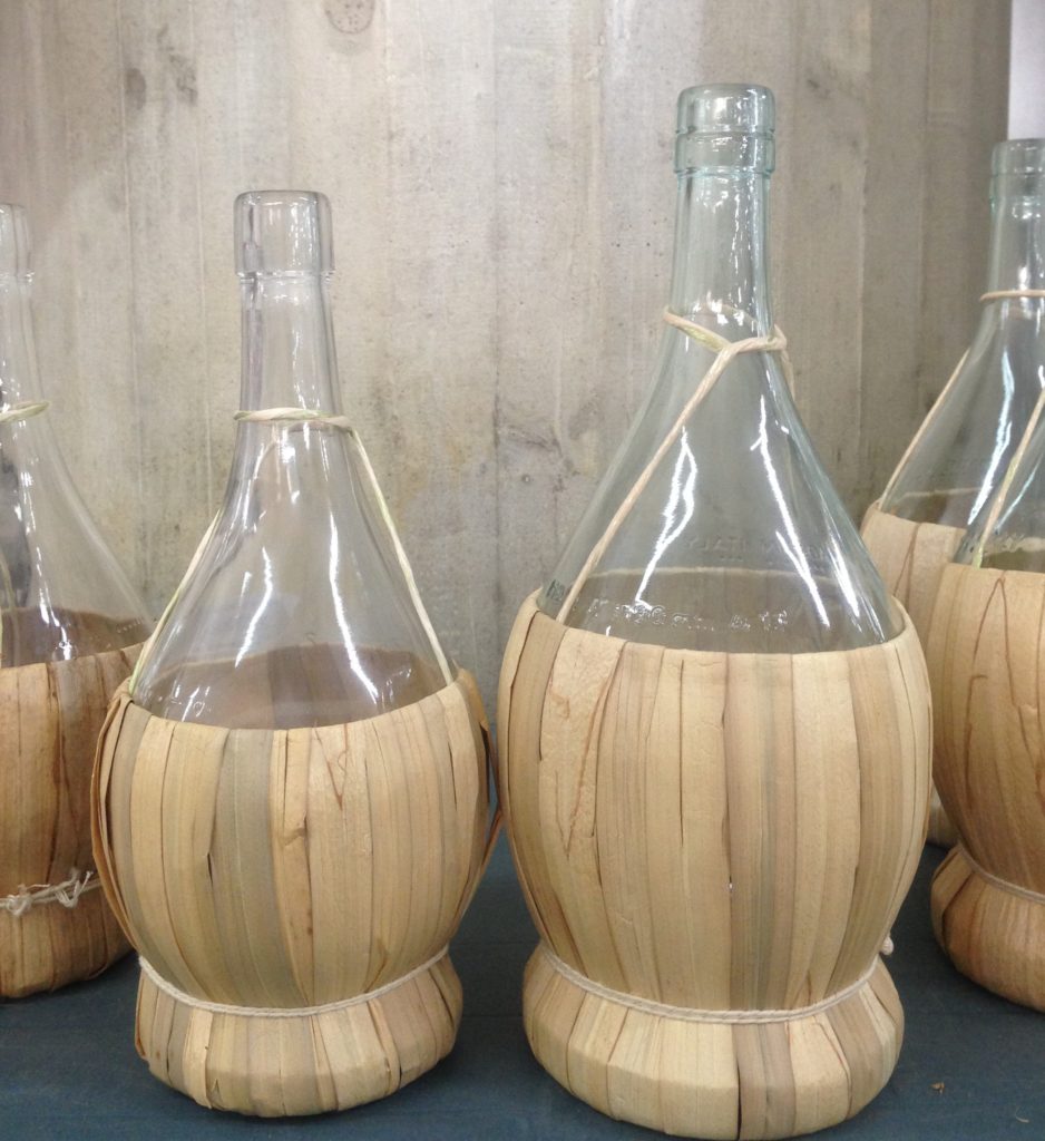 Damigiana Bocca Stretta con cesto in plastica - Sud Sugheri